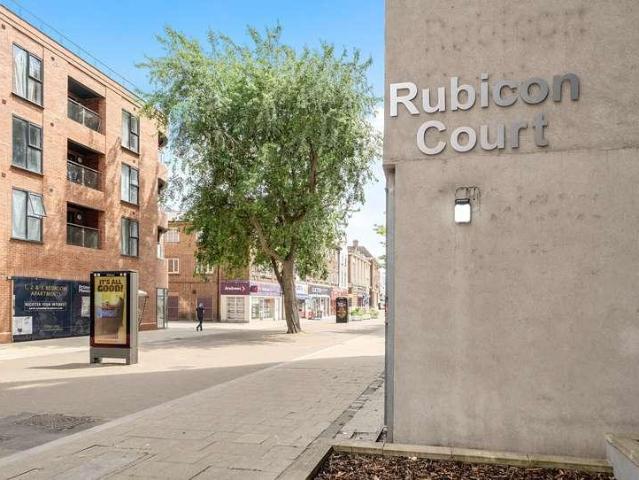 2 bed flat for sale