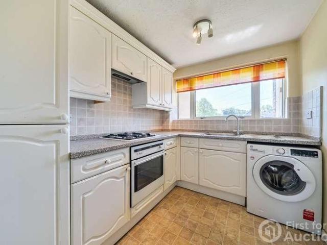 2 bed flat for sale
