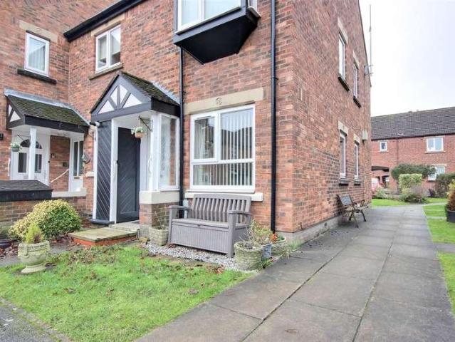 2 bed flat for sale