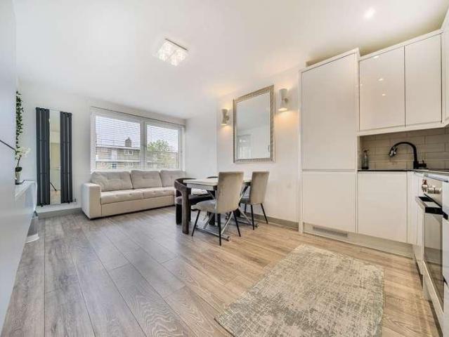 2 bed flat for sale