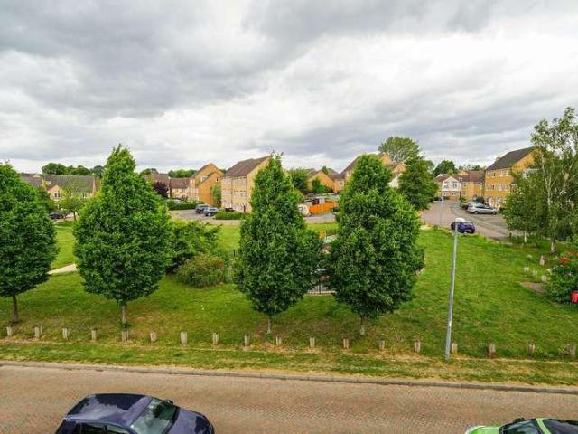 2 bed flat for sale