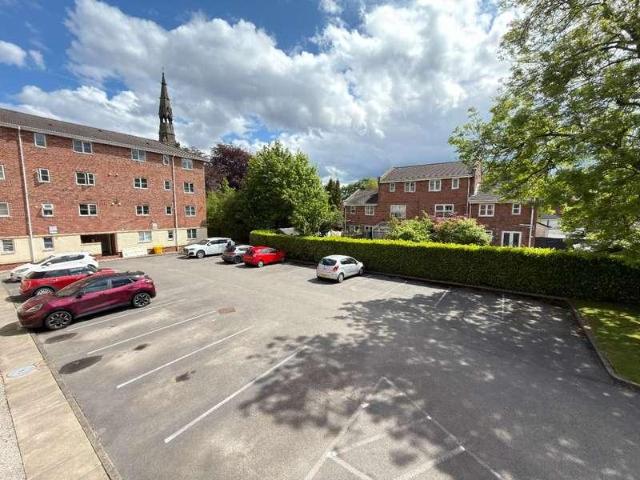 2 bed flat for sale