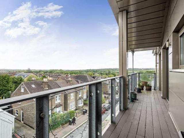 2 bed flat for sale