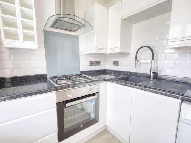2 bed flat for sale