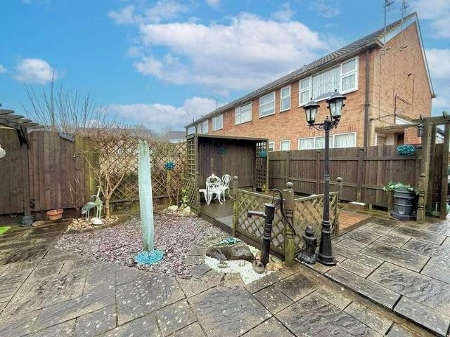 2 bed flat for sale