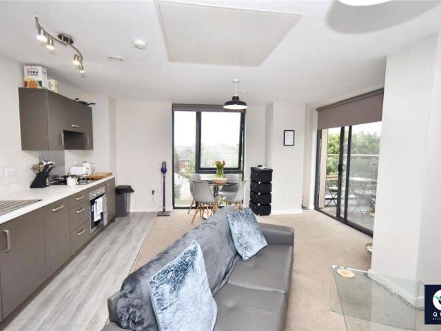 2 bed flat for sale