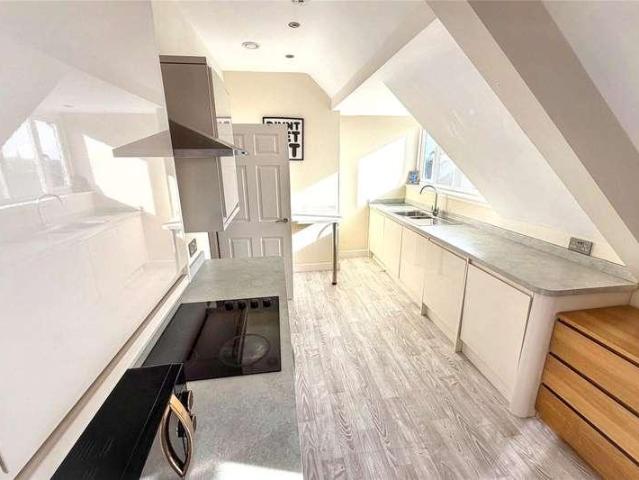 2 bed flat for sale