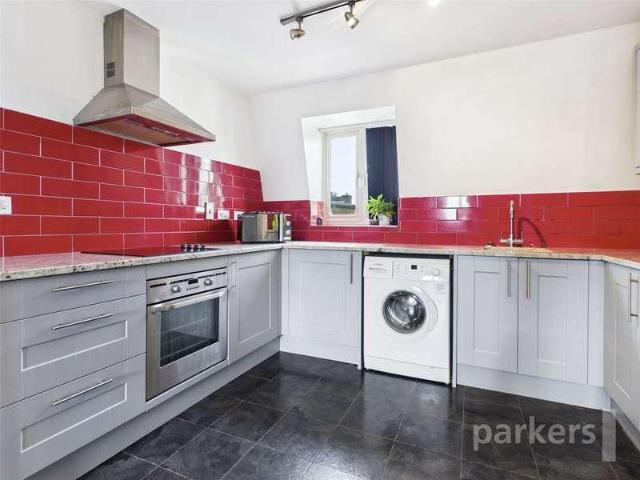 2 bed flat for sale