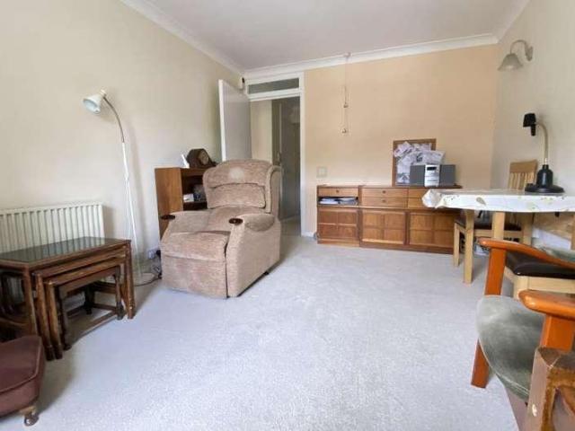 2 bed flat for sale