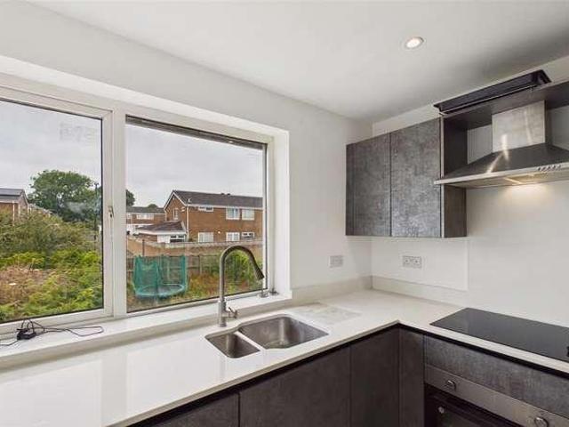2 bed flat for sale