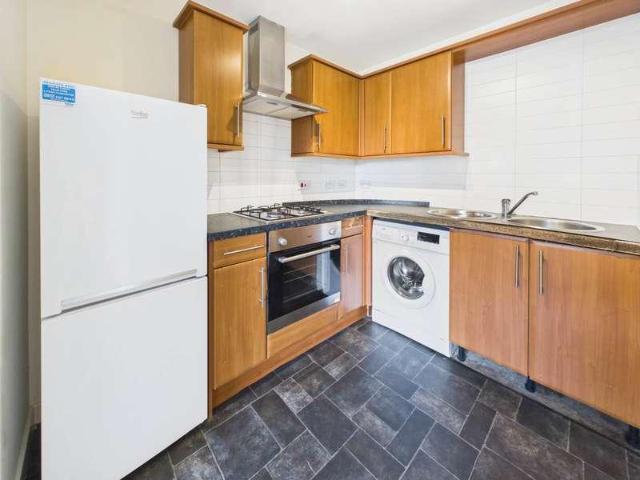 2 bed flat for sale