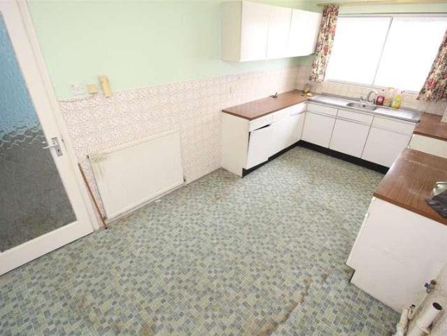 2 bed flat for sale