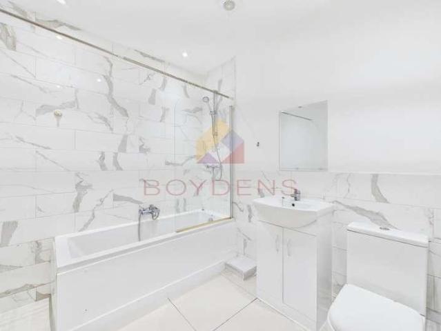 2 bed flat for sale