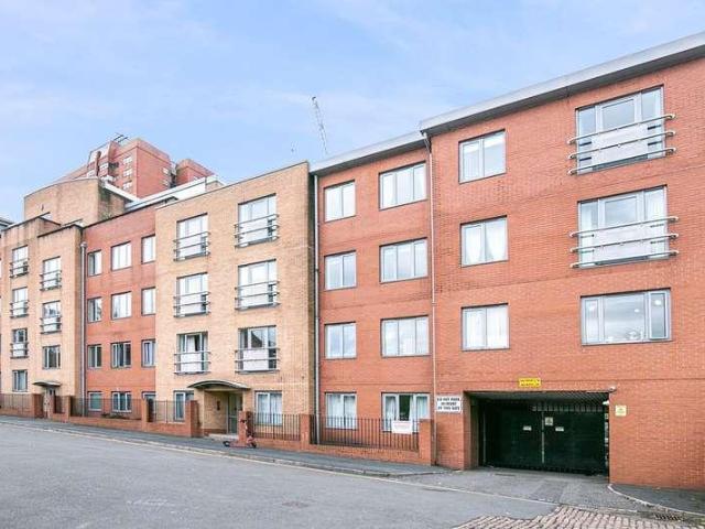 2 bed flat for sale