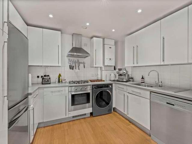 2 bed flat for sale
