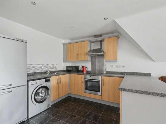2 bed flat for sale