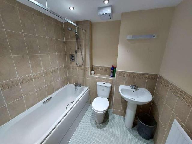 2 bed flat for sale