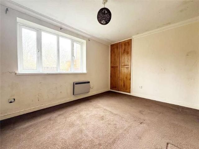 2 bed flat for sale