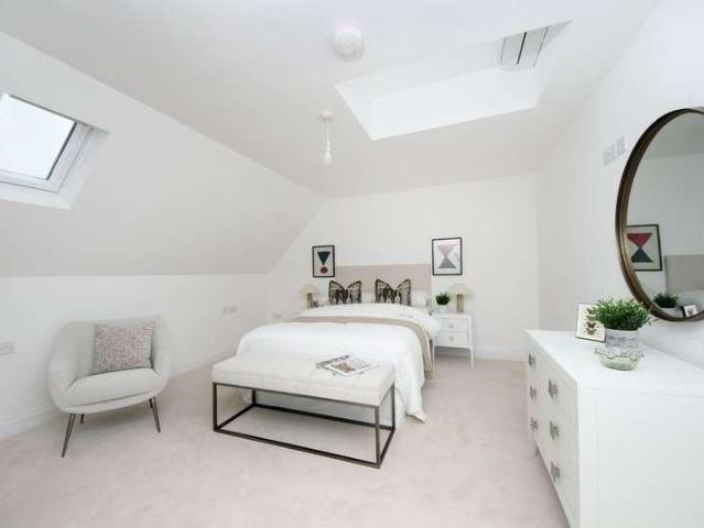 2 bed flat for sale