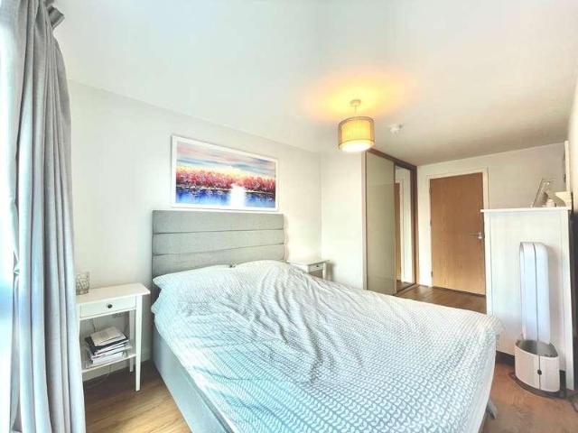 2 bed flat for sale