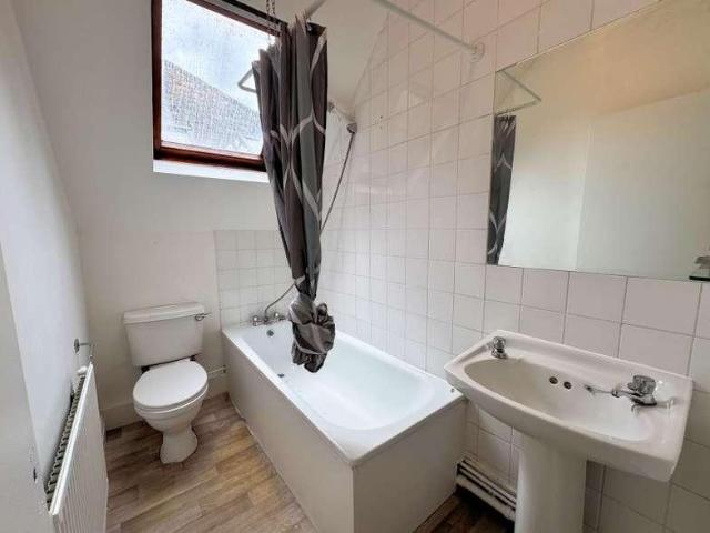 2 bed flat for sale