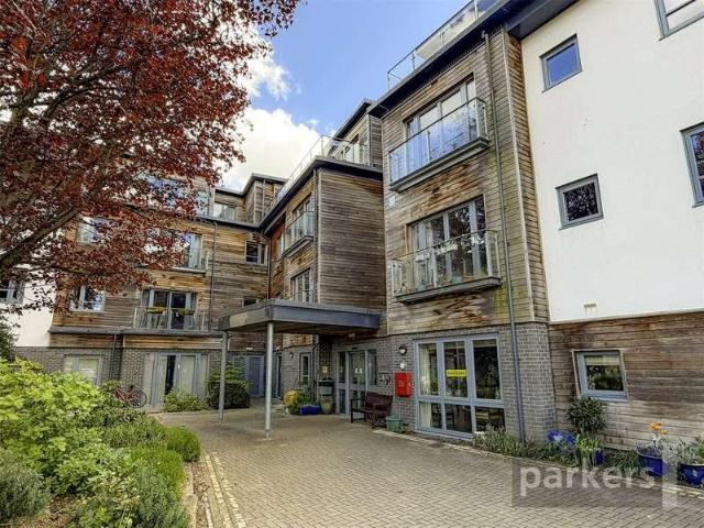 2 bed flat for sale
