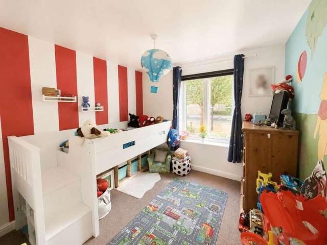 2 bed flat for sale