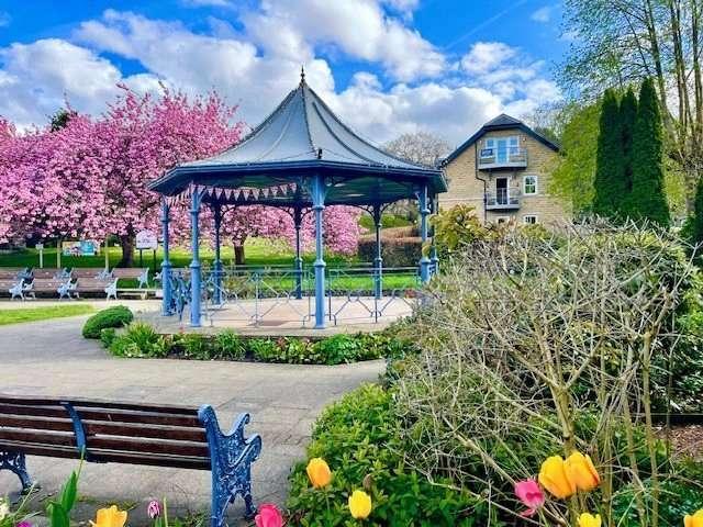 2 bed flat for sale