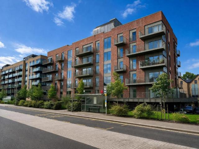 2 bed flat for sale