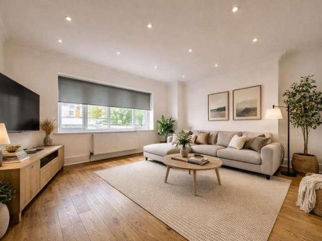 2 bed flat for sale
