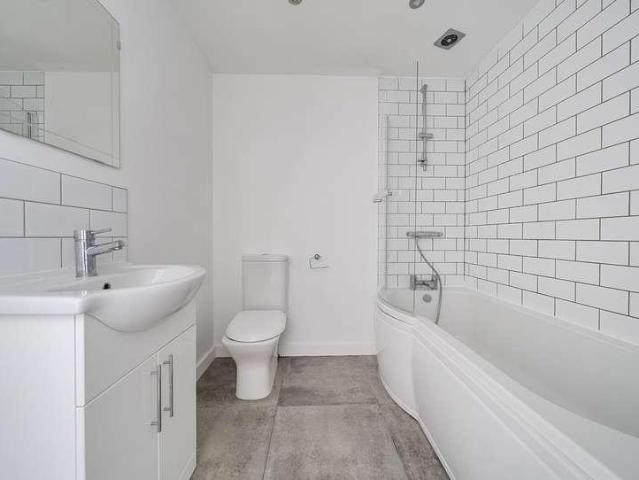 2 bed flat for sale