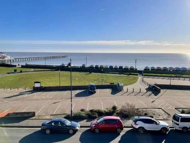 2 bed flat for sale