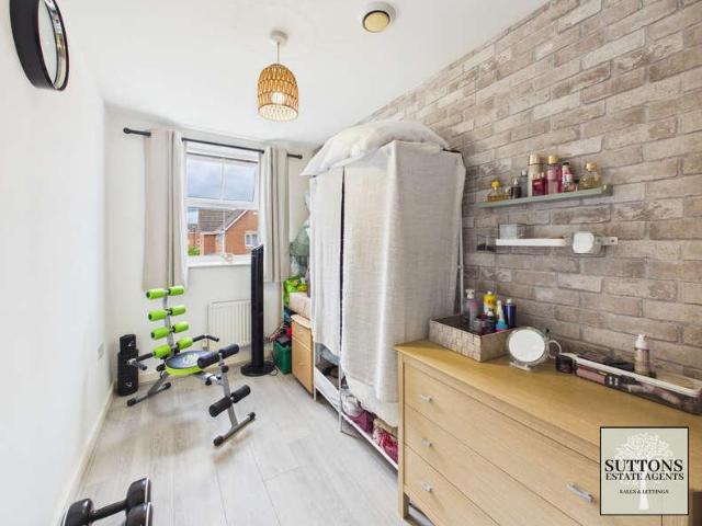 2 bed flat for sale