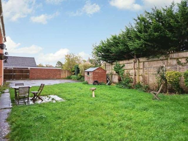 2 bed flat for sale