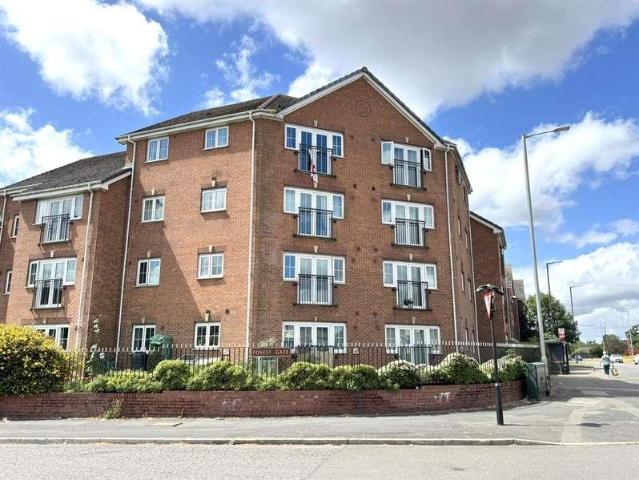 2 bed flat for sale