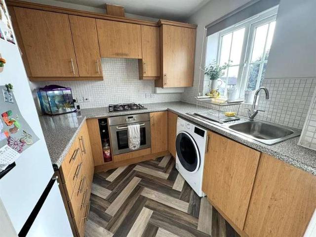 2 bed flat for sale