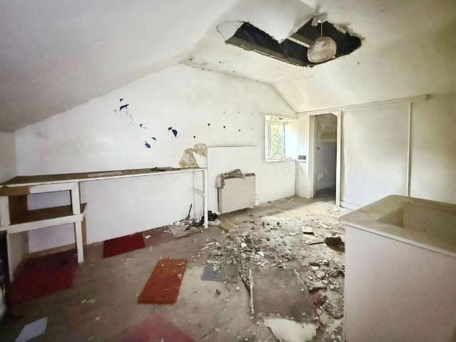 2 bed flat for sale