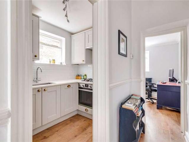 2 bed flat for sale