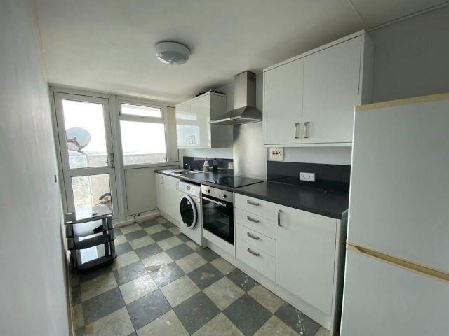 2 bed flat for sale