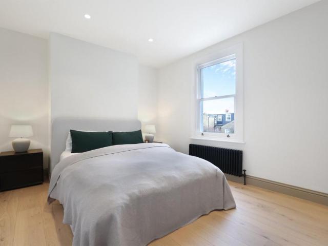 2 bed flat for sale