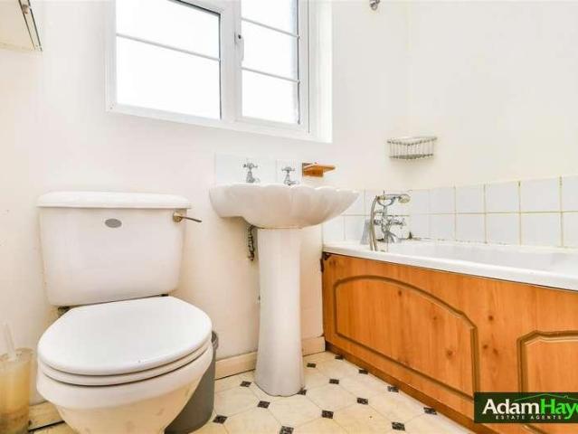 2 bed flat for sale