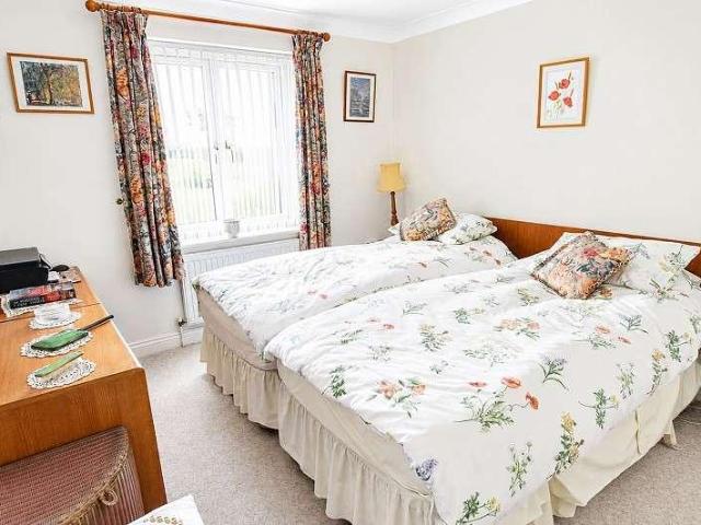 2 bed flat for sale