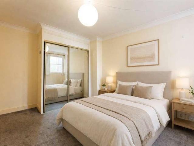 2 bed flat for sale