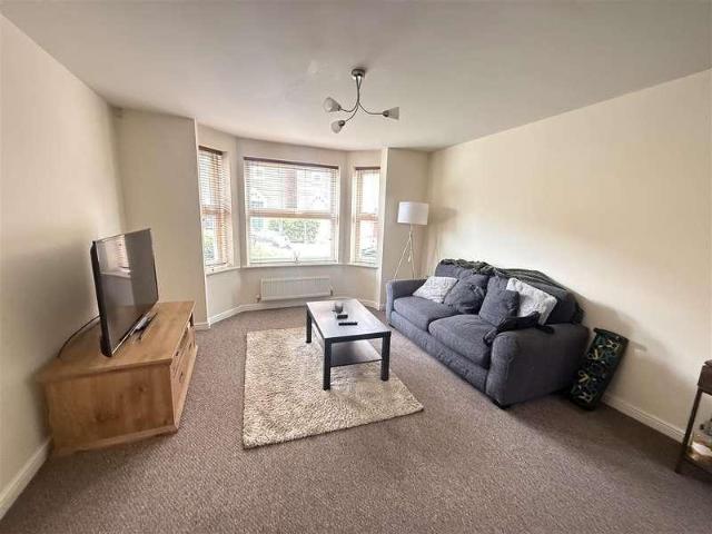 2 bed flat for sale