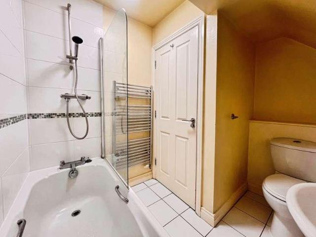 2 bed flat for sale