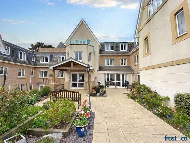 2 bed flat for sale