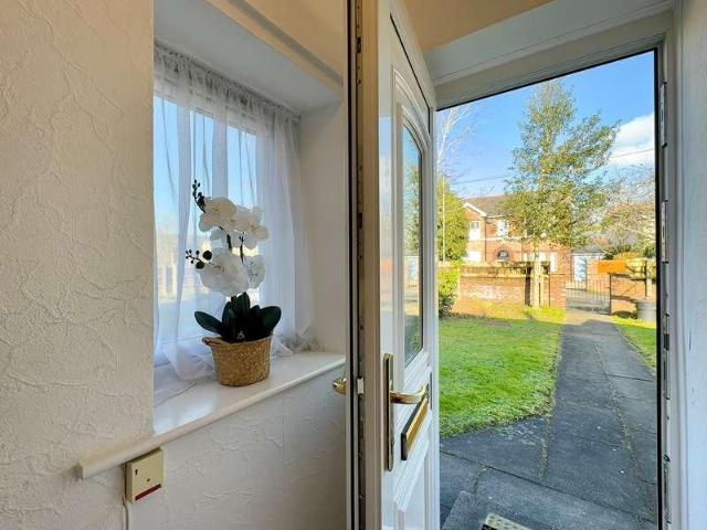 2 bed flat for sale