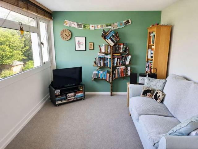 2 bed flat for sale