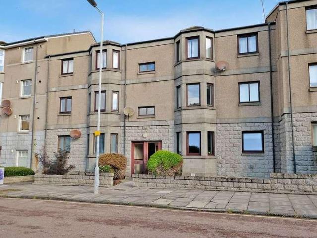2 bed flat for sale