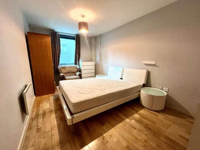 2 bed flat for sale